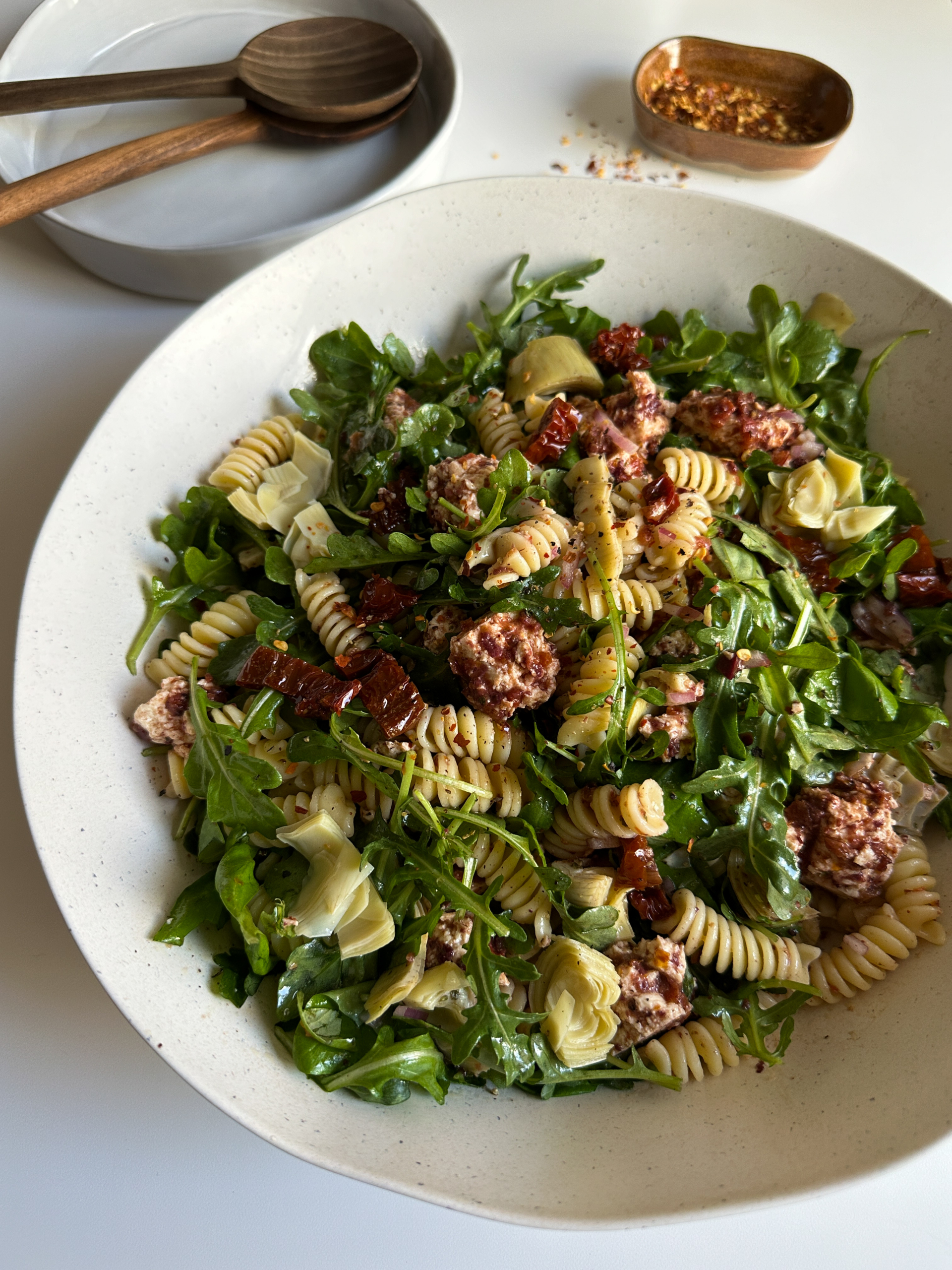 Salade de pâtes à la méditerranéenne au tofu mariné | margauxfood.ca